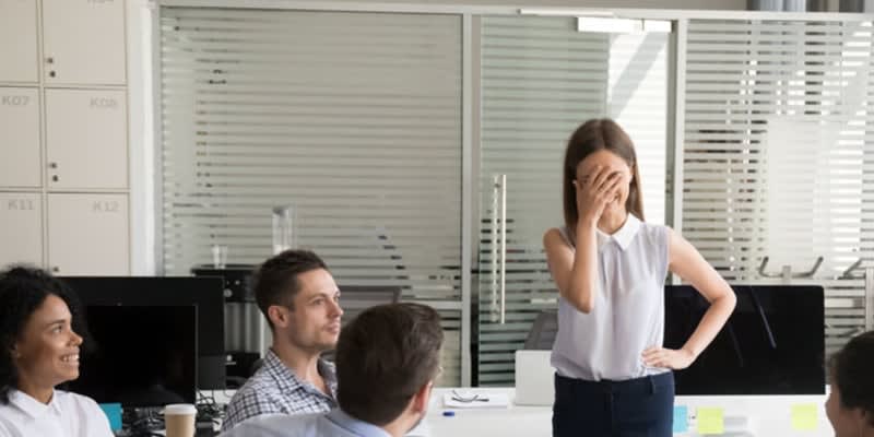 ยินดีต้อนรับคำวิจารณ์ที่ถูกต้องหรืออึดอัด (Welcome well-formulated or ...